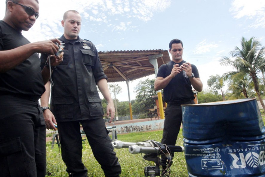 MidiaNews | Bope faz treinamento para desativar bombas