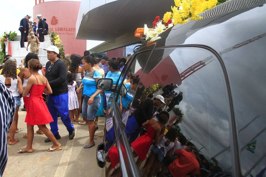 MidiaNews | Familiares, amigos e fãs se despedem de Walter Rabello