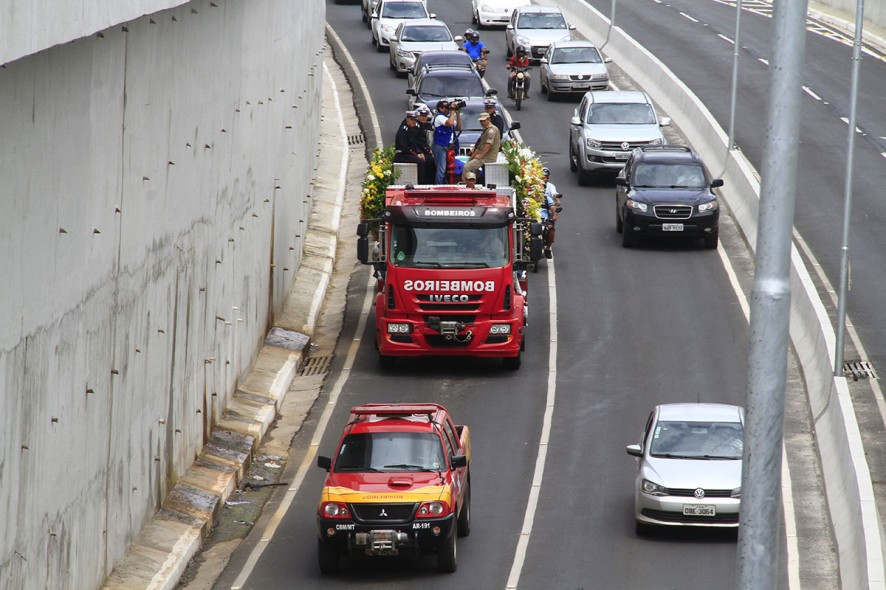 MidiaNews | Familiares, amigos e fãs se despedem de Walter Rabello