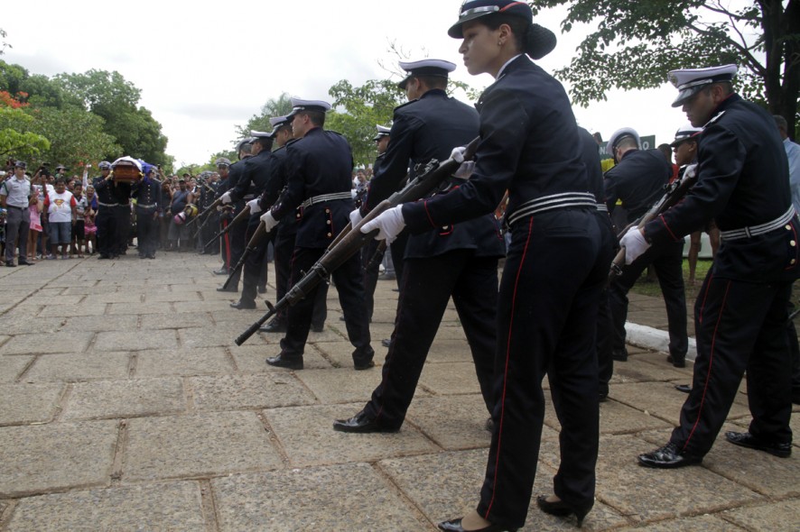 MidiaNews | Familiares, amigos e fãs se despedem de Walter Rabello
