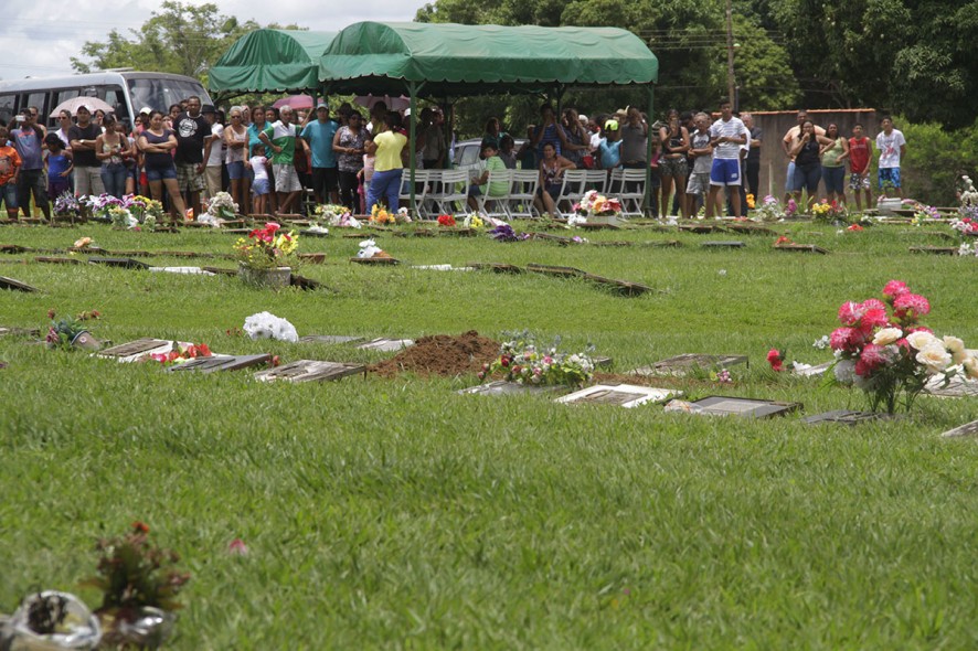 MidiaNews | Familiares, amigos e fãs se despedem de Walter Rabello