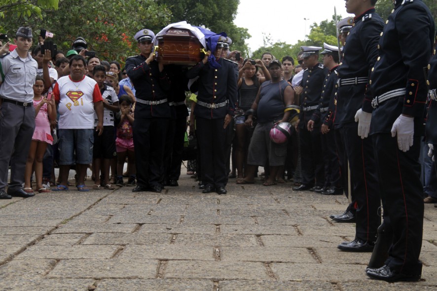 MidiaNews | Familiares, amigos e fãs se despedem de Walter Rabello