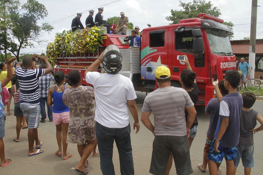 MidiaNews | Familiares, amigos e fãs se despedem de Walter Rabello