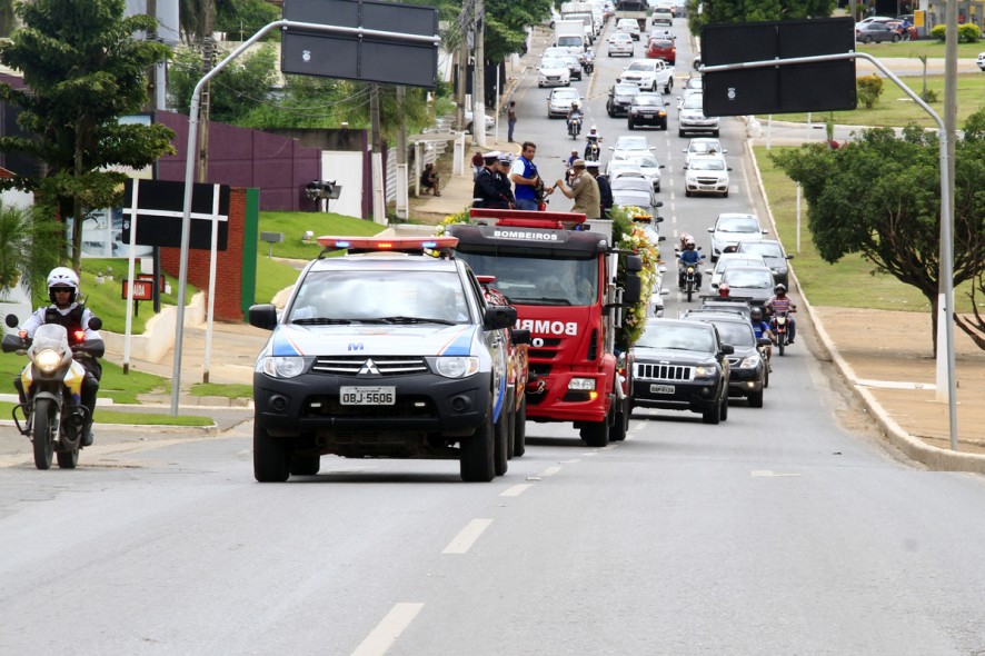 MidiaNews | Familiares, amigos e fãs se despedem de Walter Rabello
