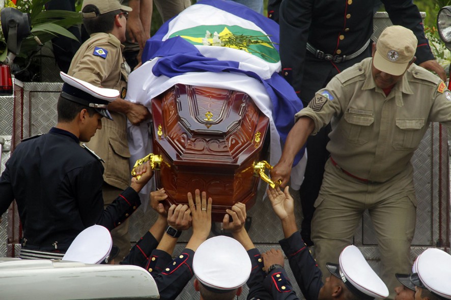 MidiaNews | Familiares, amigos e fãs se despedem de Walter Rabello