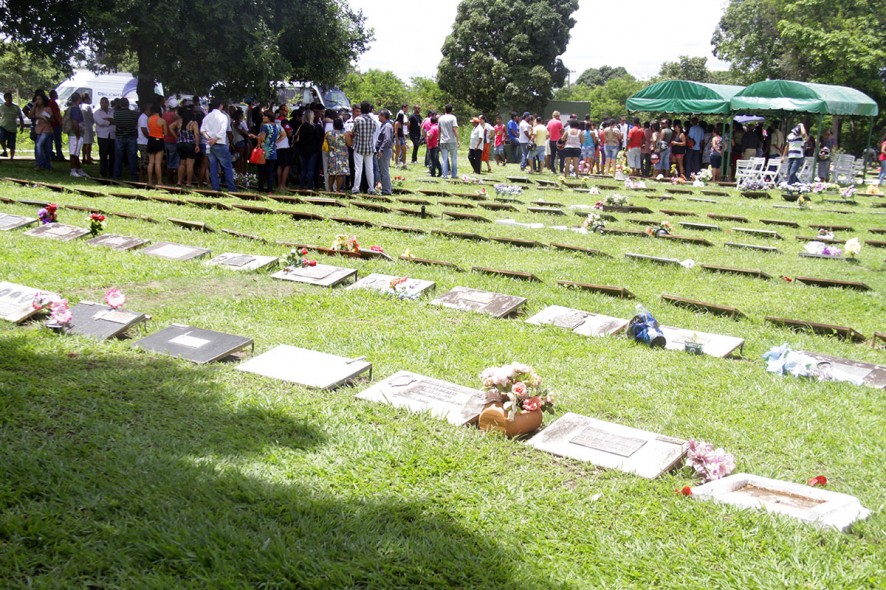 MidiaNews | Familiares, amigos e fãs se despedem de Walter Rabello