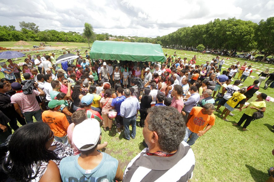 MidiaNews | Familiares, amigos e fãs se despedem de Walter Rabello