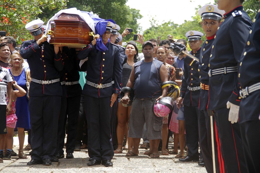 MidiaNews | Familiares, amigos e fãs se despedem de Walter Rabello