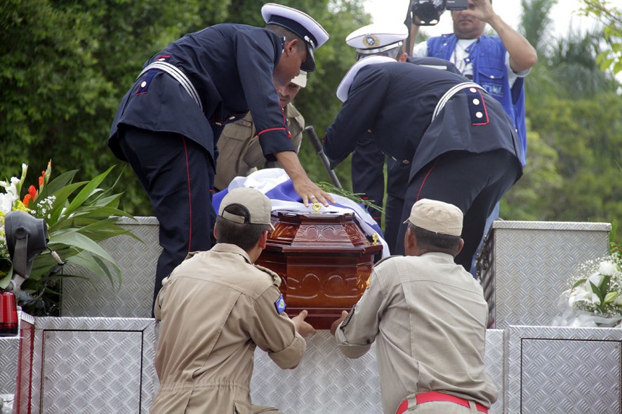 MidiaNews | Familiares, amigos e fãs se despedem de Walter Rabello