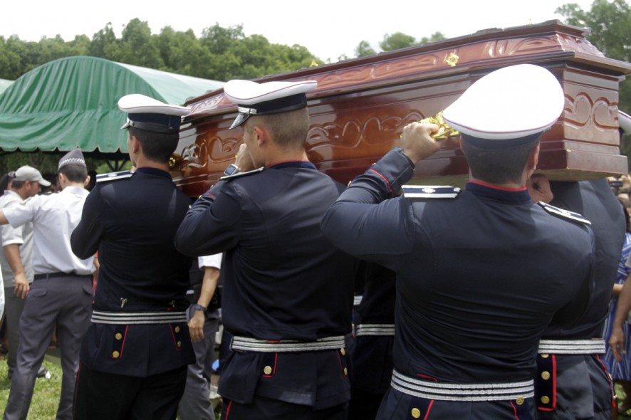 MidiaNews | Familiares, amigos e fãs se despedem de Walter Rabello