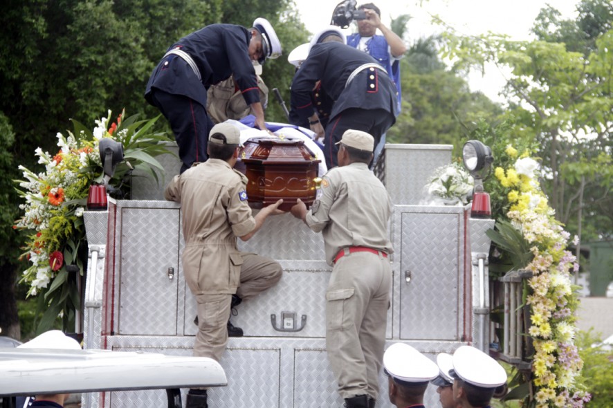 MidiaNews | Familiares, amigos e fãs se despedem de Walter Rabello