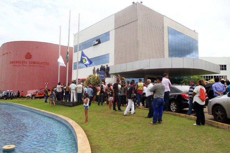 MidiaNews | Familiares, amigos e fãs se despedem de Walter Rabello