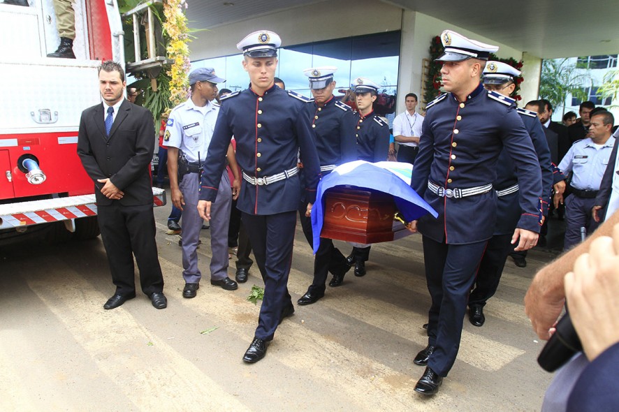 MidiaNews | Familiares, amigos e fãs se despedem de Walter Rabello