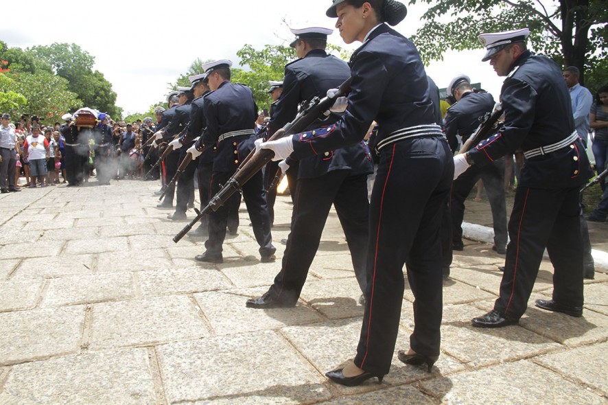 MidiaNews | Familiares, amigos e fãs se despedem de Walter Rabello