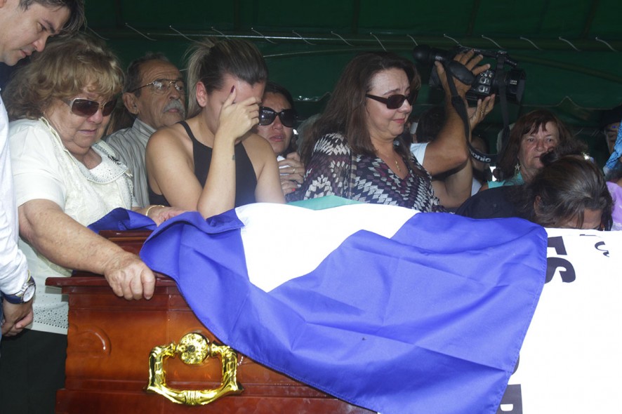 MidiaNews | Familiares, amigos e fãs se despedem de Walter Rabello