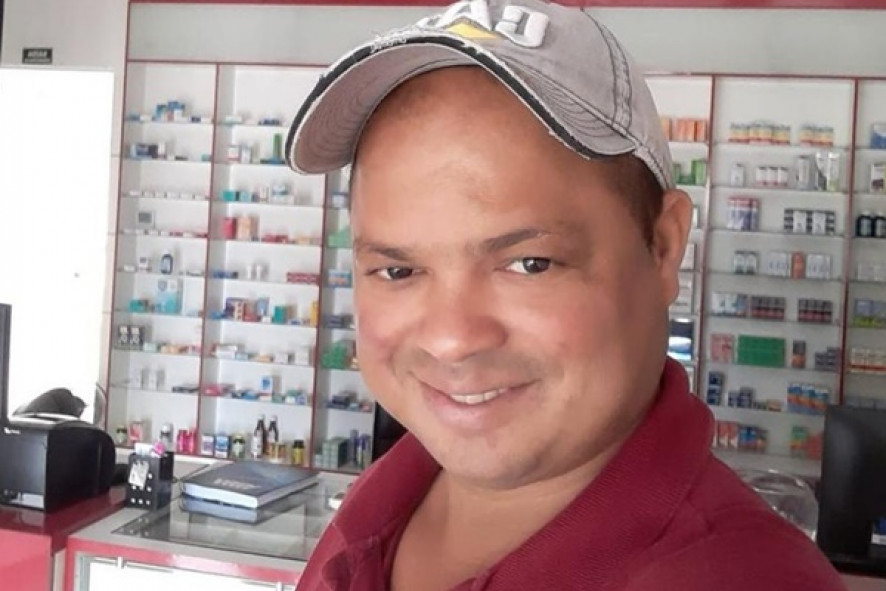 Midianews Dono De Farmácia é Encontrado Morto Com Facada No Pescoço