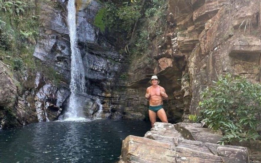 MidiaNews | Victor Fasano causa euforia na web com foto de sunga