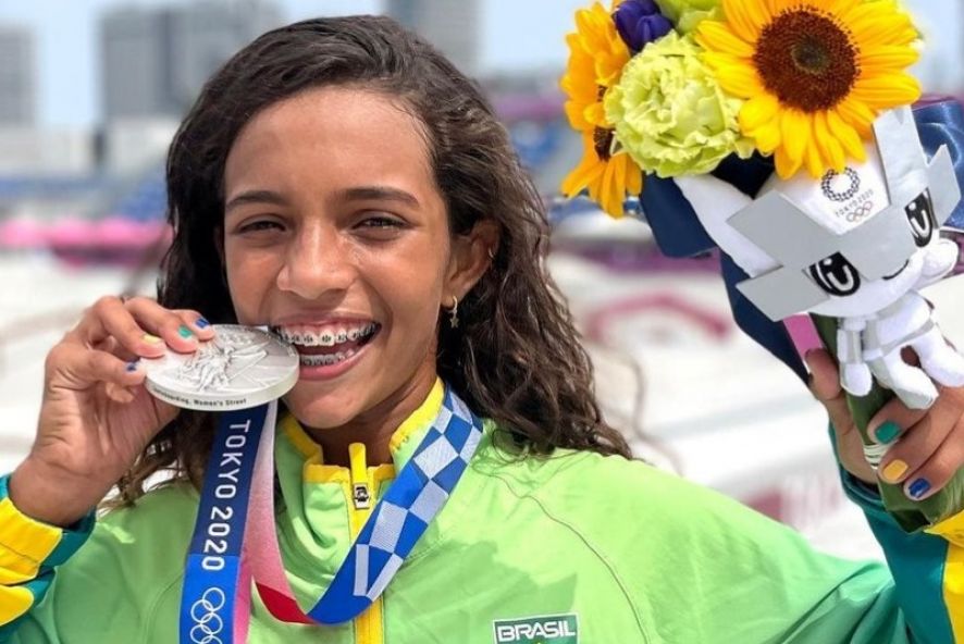 MidiaNews | Skatista Rayssa Leal faz história e conquista prata aos 13 anos