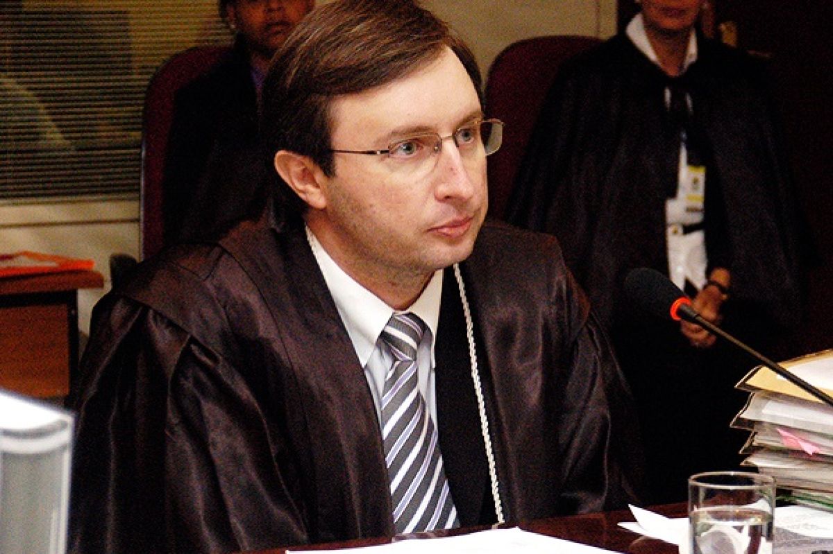 MidiaNews | Juiz condena dupla que incendiou caminhão após vitória de Lula