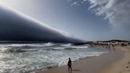 MidiaNews | Nuvem em formato de tsunami assusta banhistas em Portugal; veja